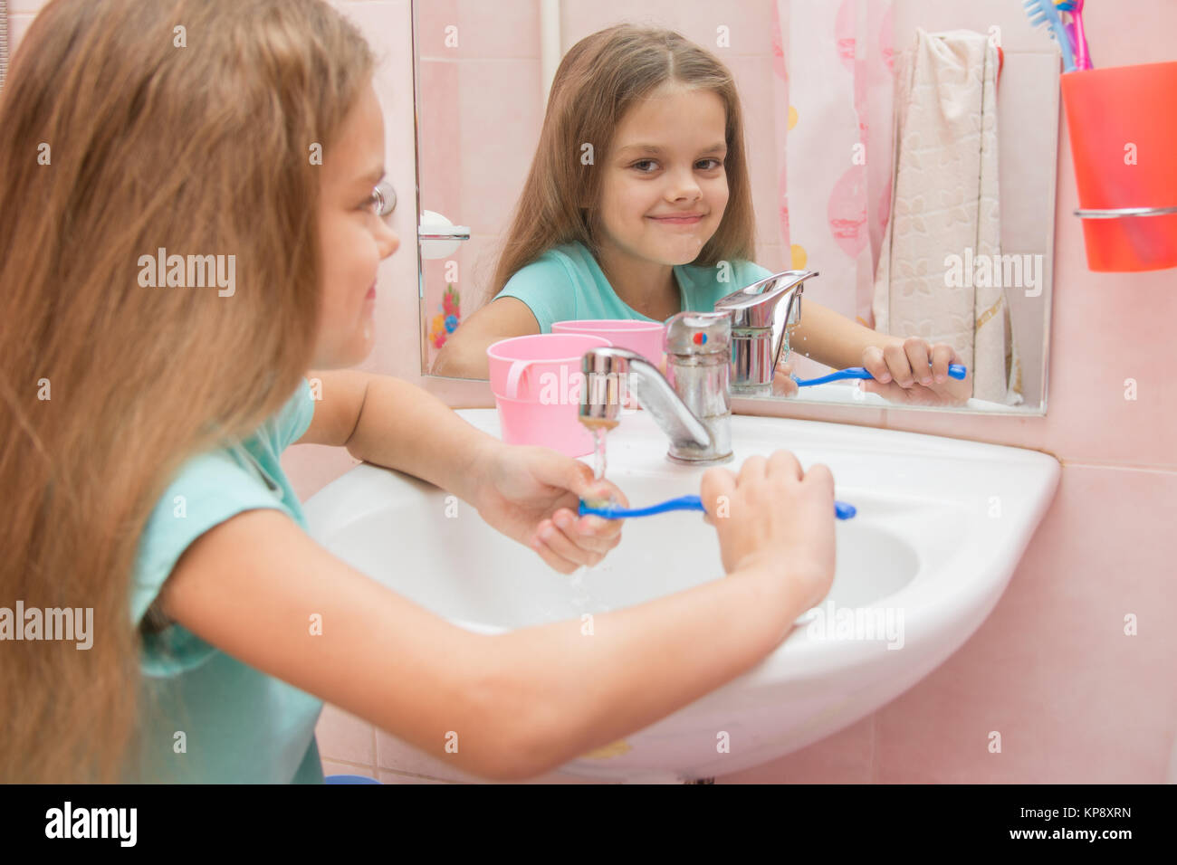 Child brushing teeth tap hi-res stock photography and images - Alamy