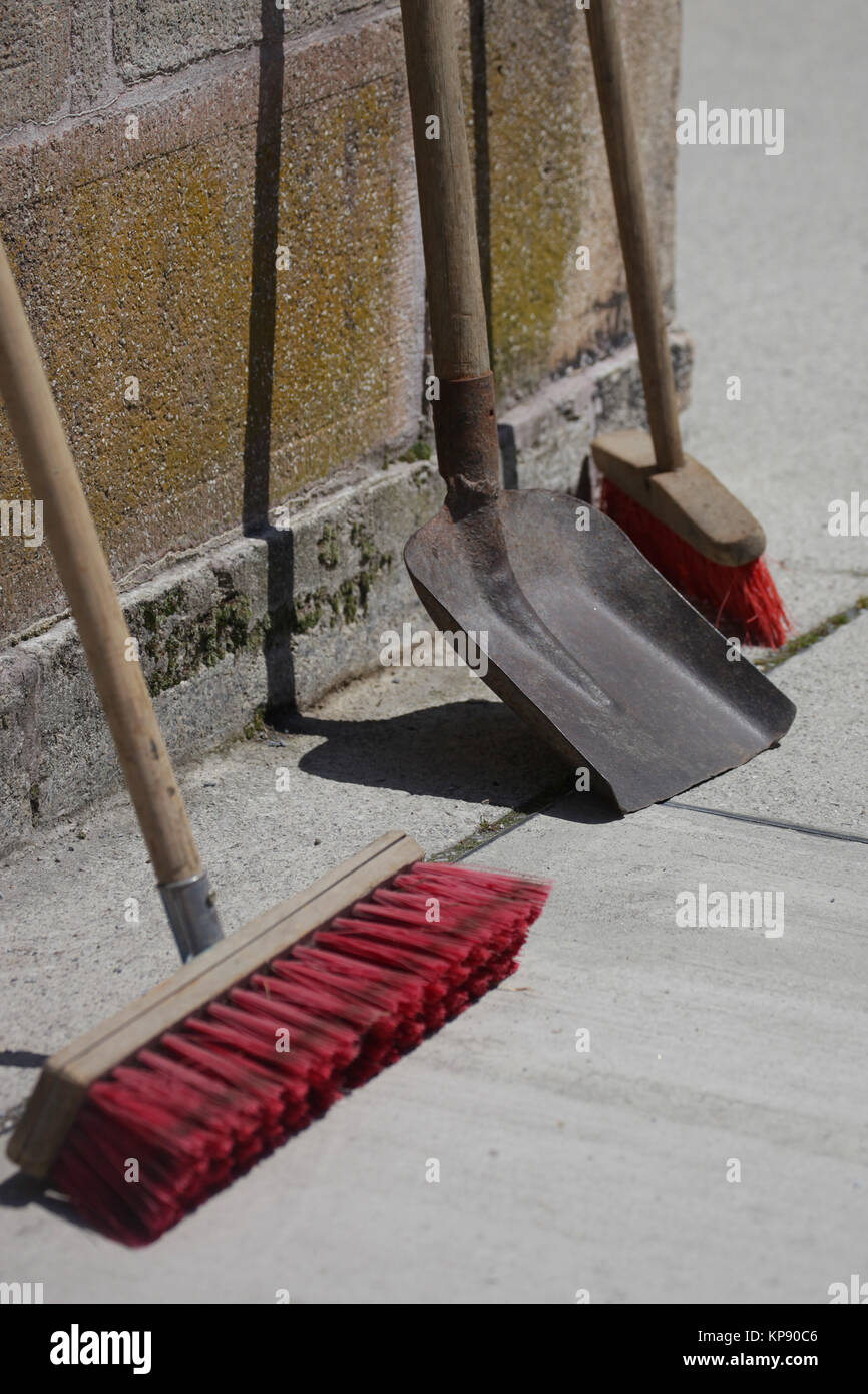 Broom and shovel at the roadside Stock Photo - Alamy