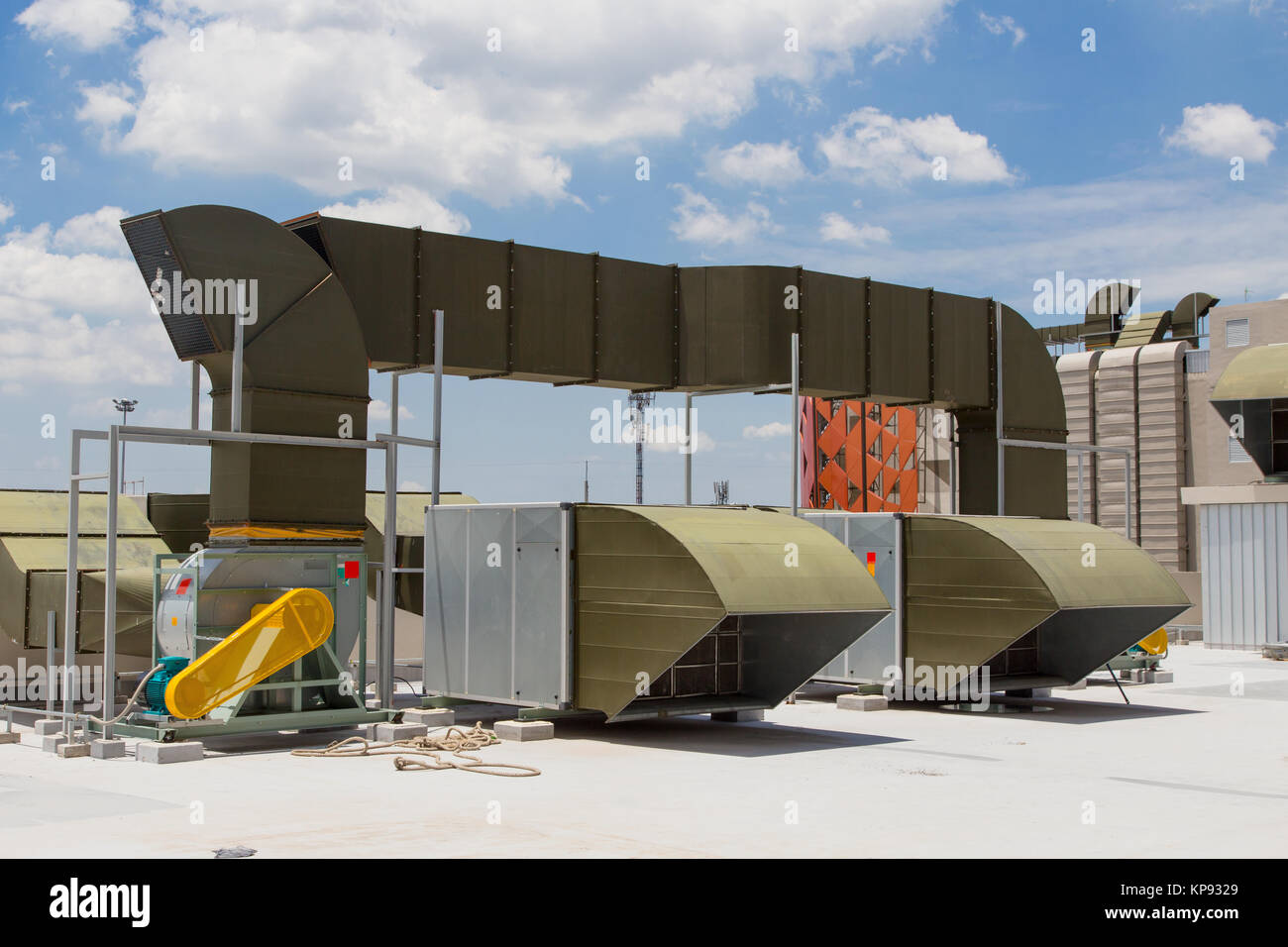 Large AC HVAC Air conditioner units on top of building Stock Photo - Alamy