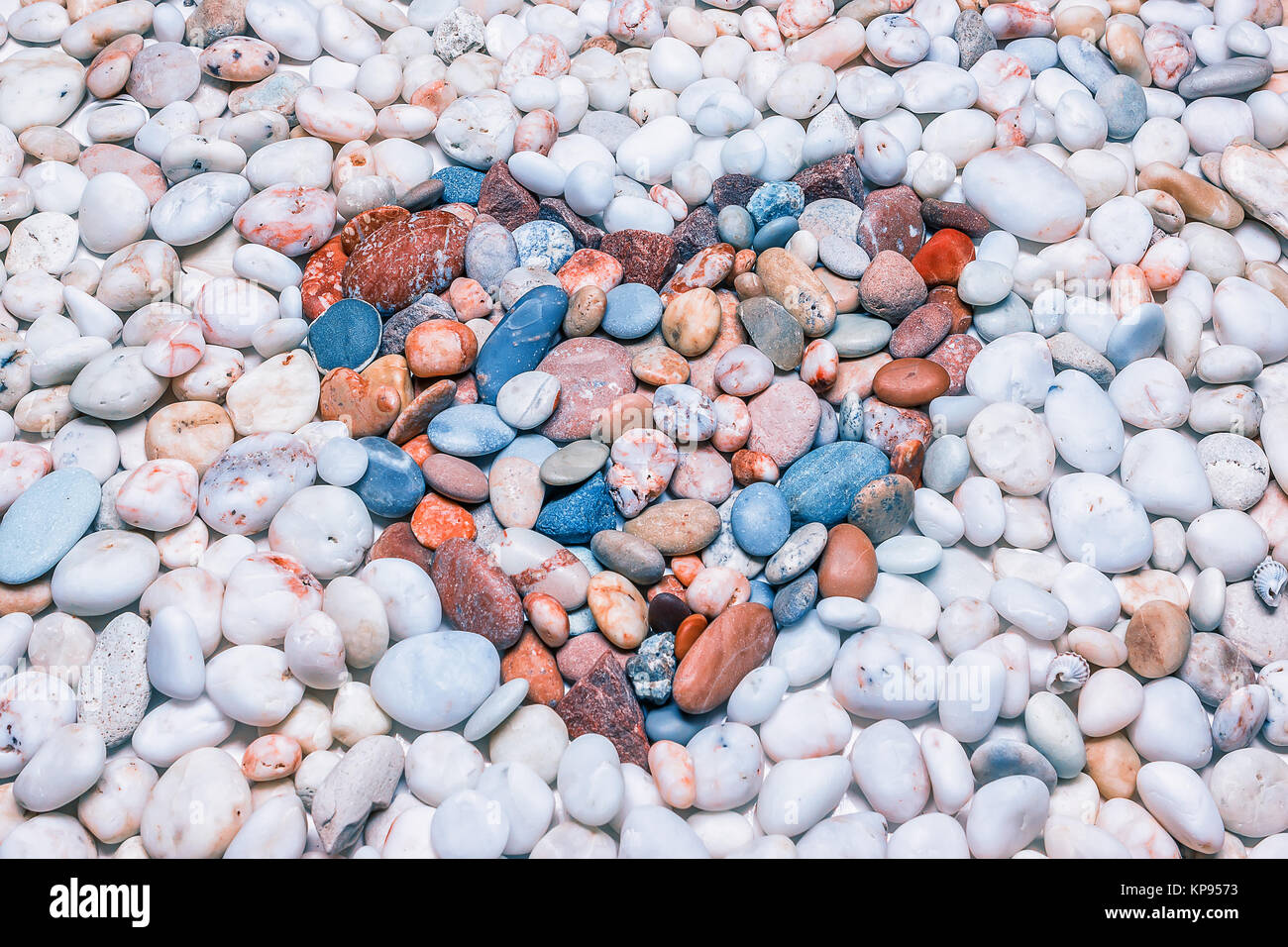 Pebbles in a heart shape hi-res stock photography and images - Alamy