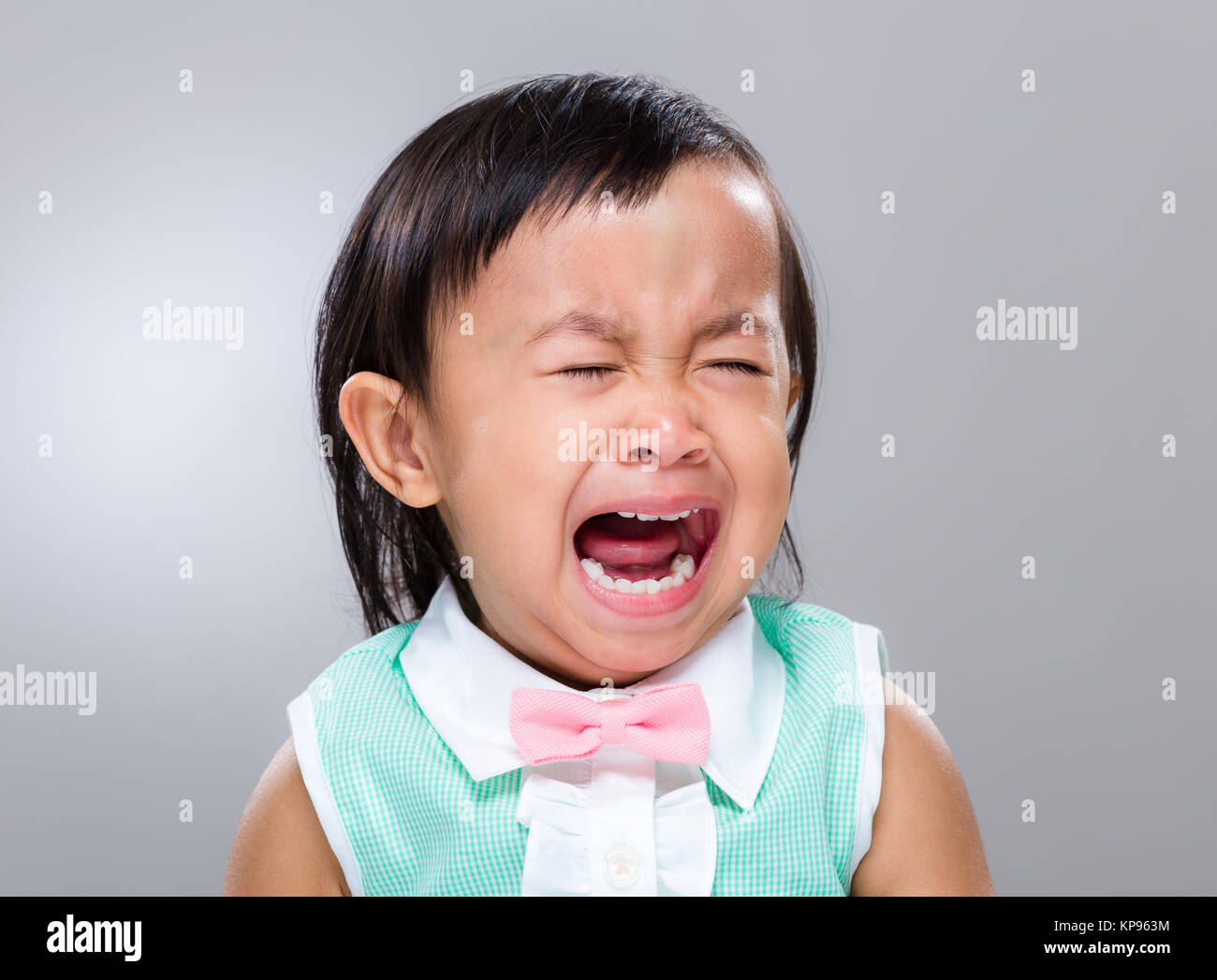 Little girl cry Stock Photo - Alamy