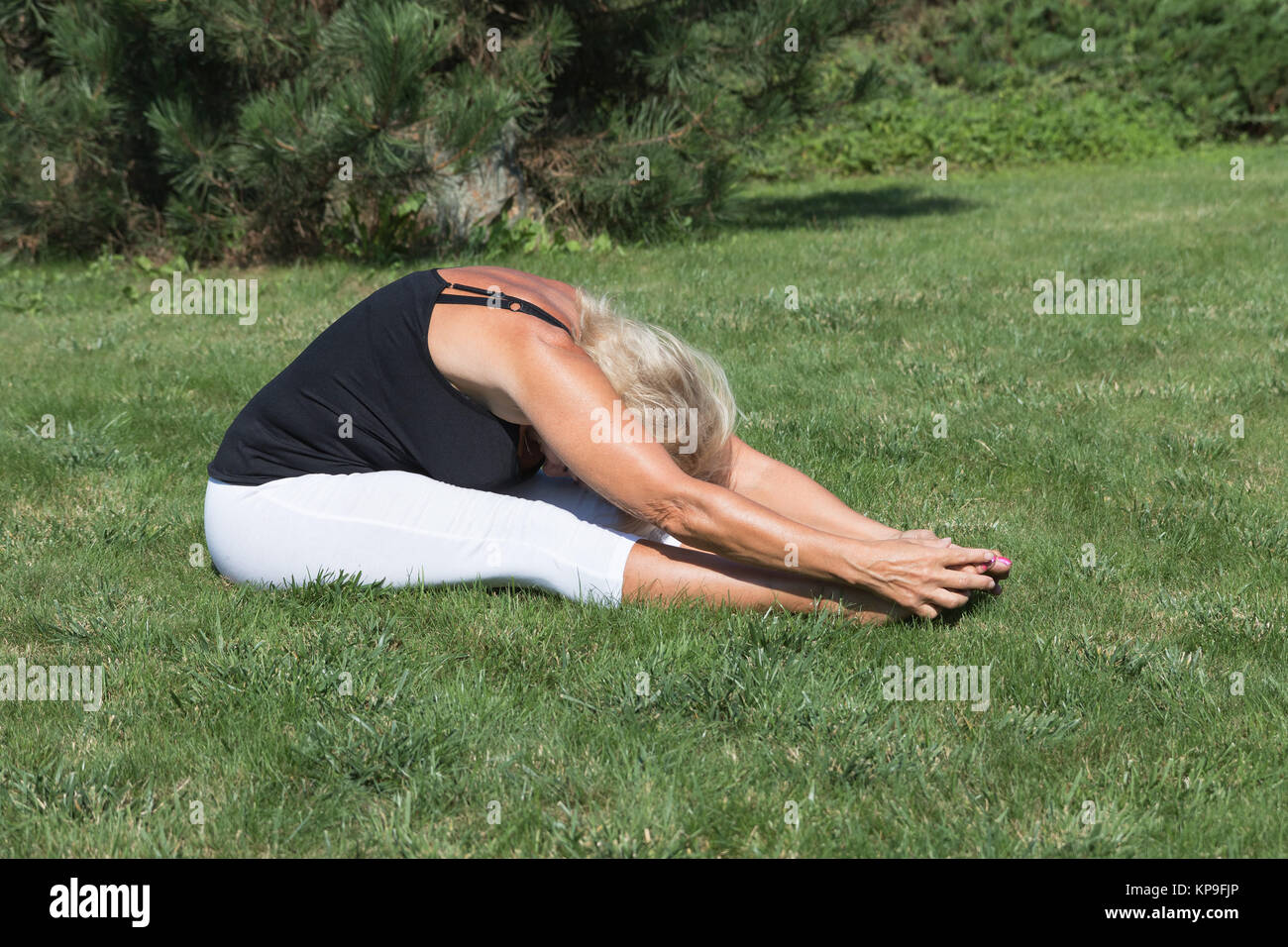 Flexible older person hi-res stock photography and images - Alamy