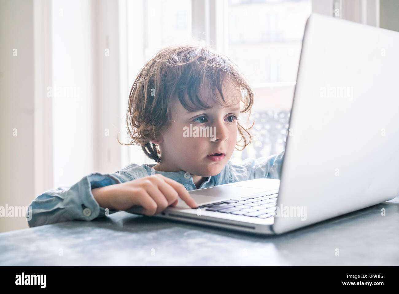 4 year-old boy using a laptop computer Stock Photo - Alamy