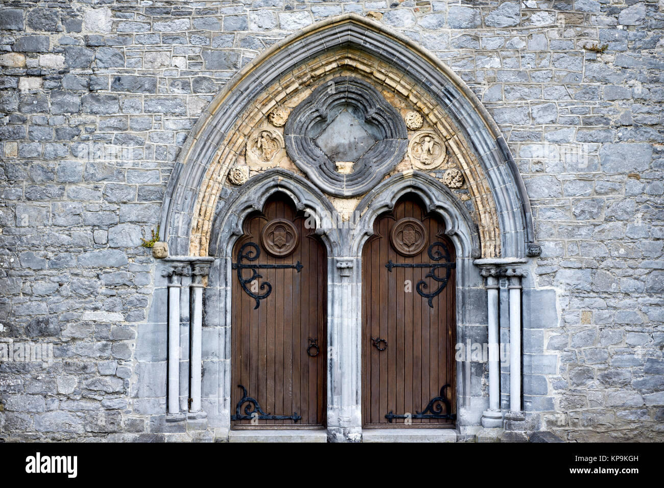 Arched church doors hi-res stock photography and images - Alamy