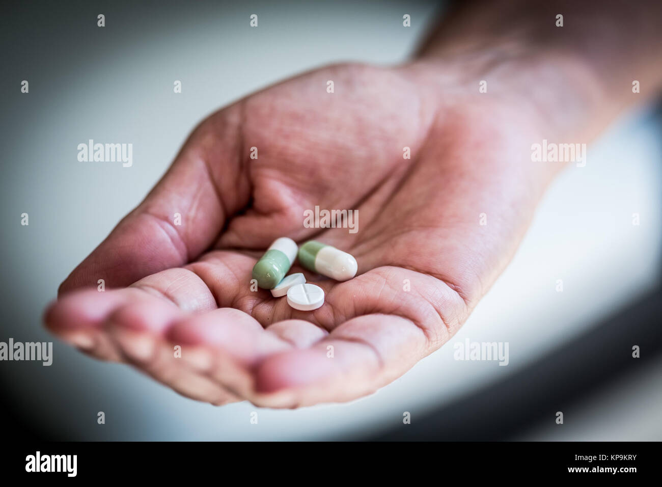 Hand tablets antibiotic hi-res stock photography and images - Alamy