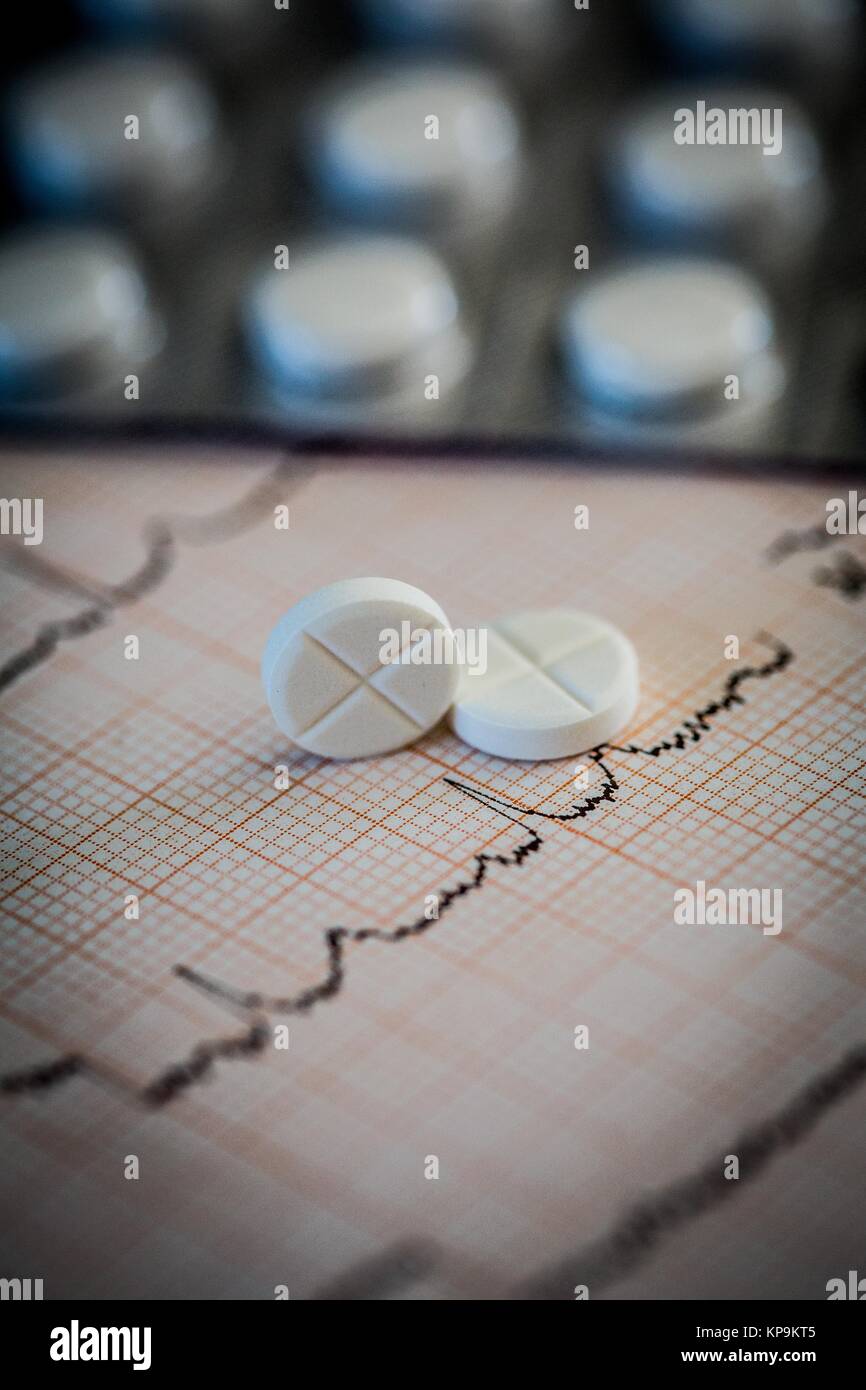 Heart failure electrocardiogram hi-res stock photography and images - Alamy