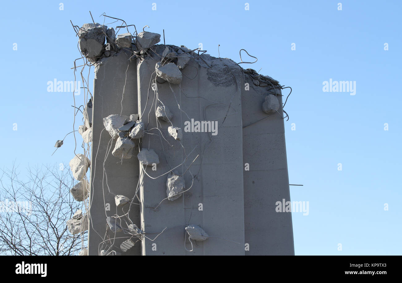 Concrete chunks hi-res stock photography and images - Alamy