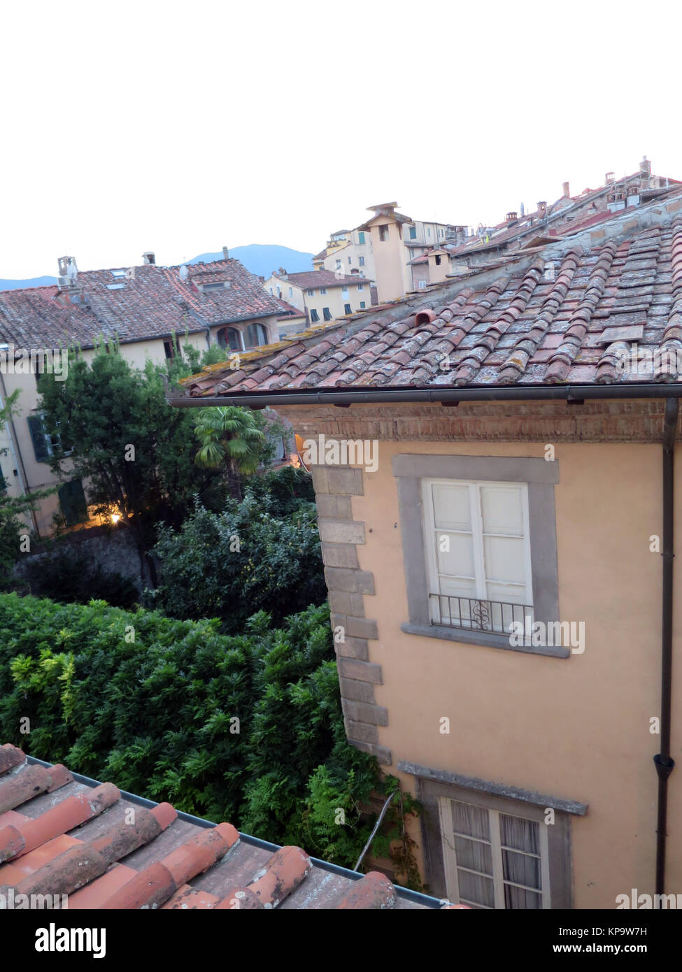 Blick aus fenster toskana hi-res stock photography and images - Alamy