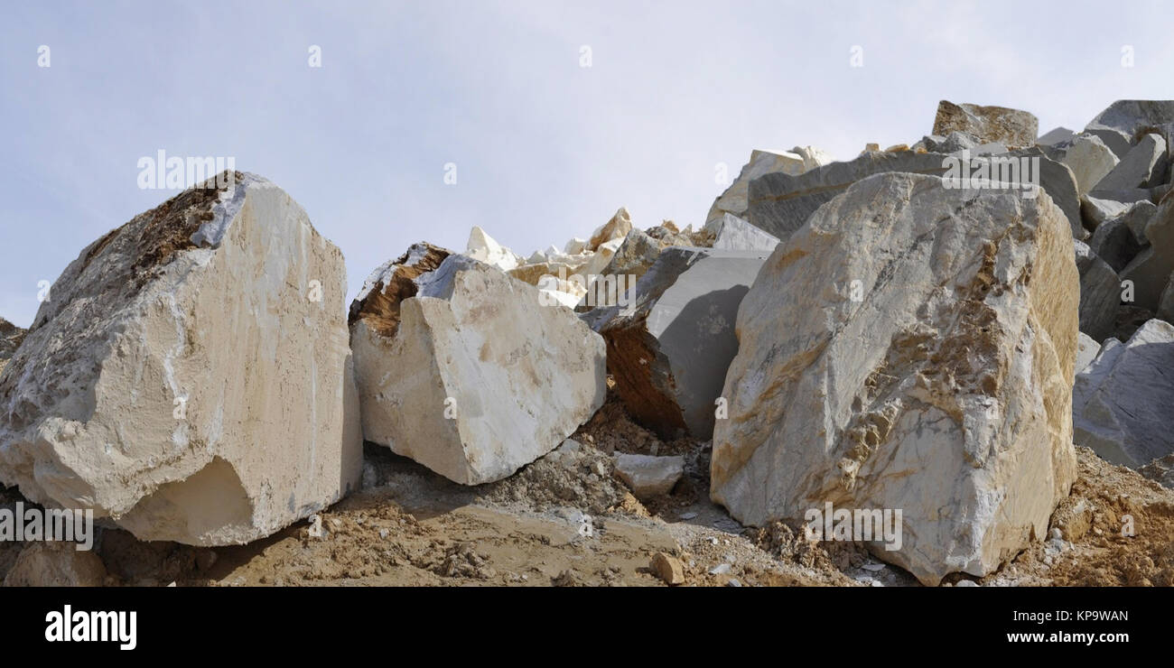 Marble quarry of Carrara Stock Photo - Alamy