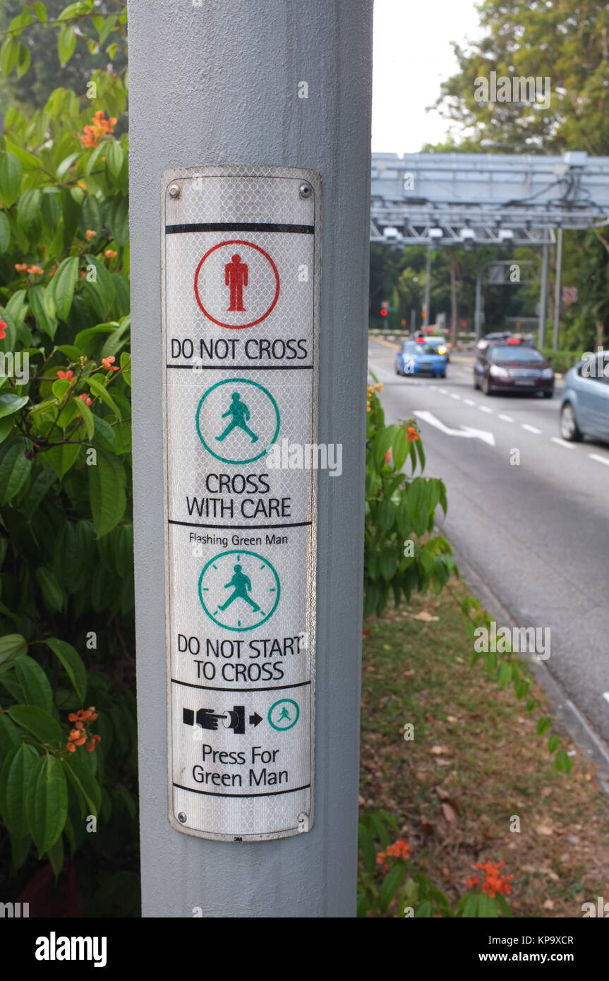 Red and Green pedestrian Crossing Signage Stock Photo - Alamy