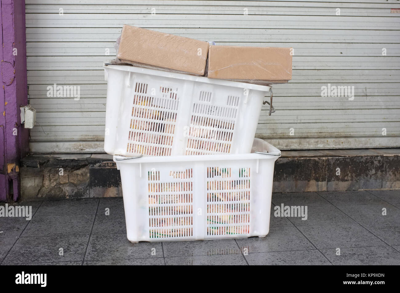 Polymer pallet hi-res stock photography and images - Alamy