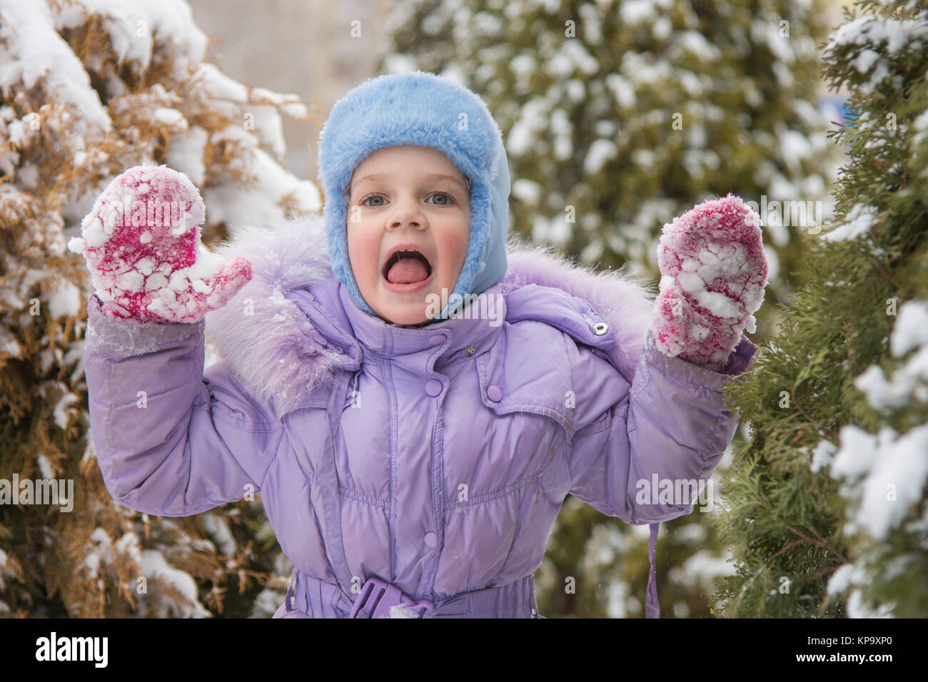 Girl teen afraid hi-res stock photography and images - Alamy