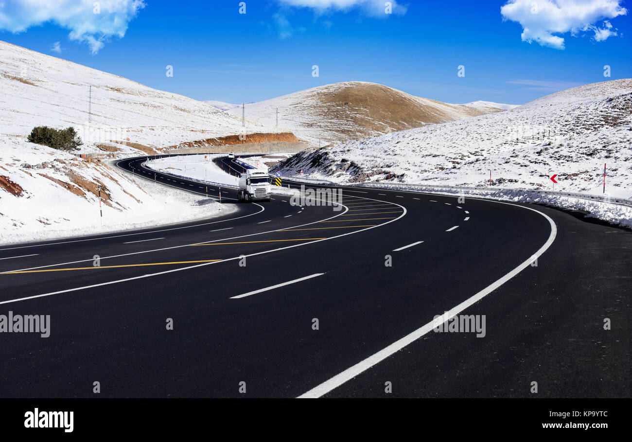 Icy roads hi-res stock photography and images - Alamy