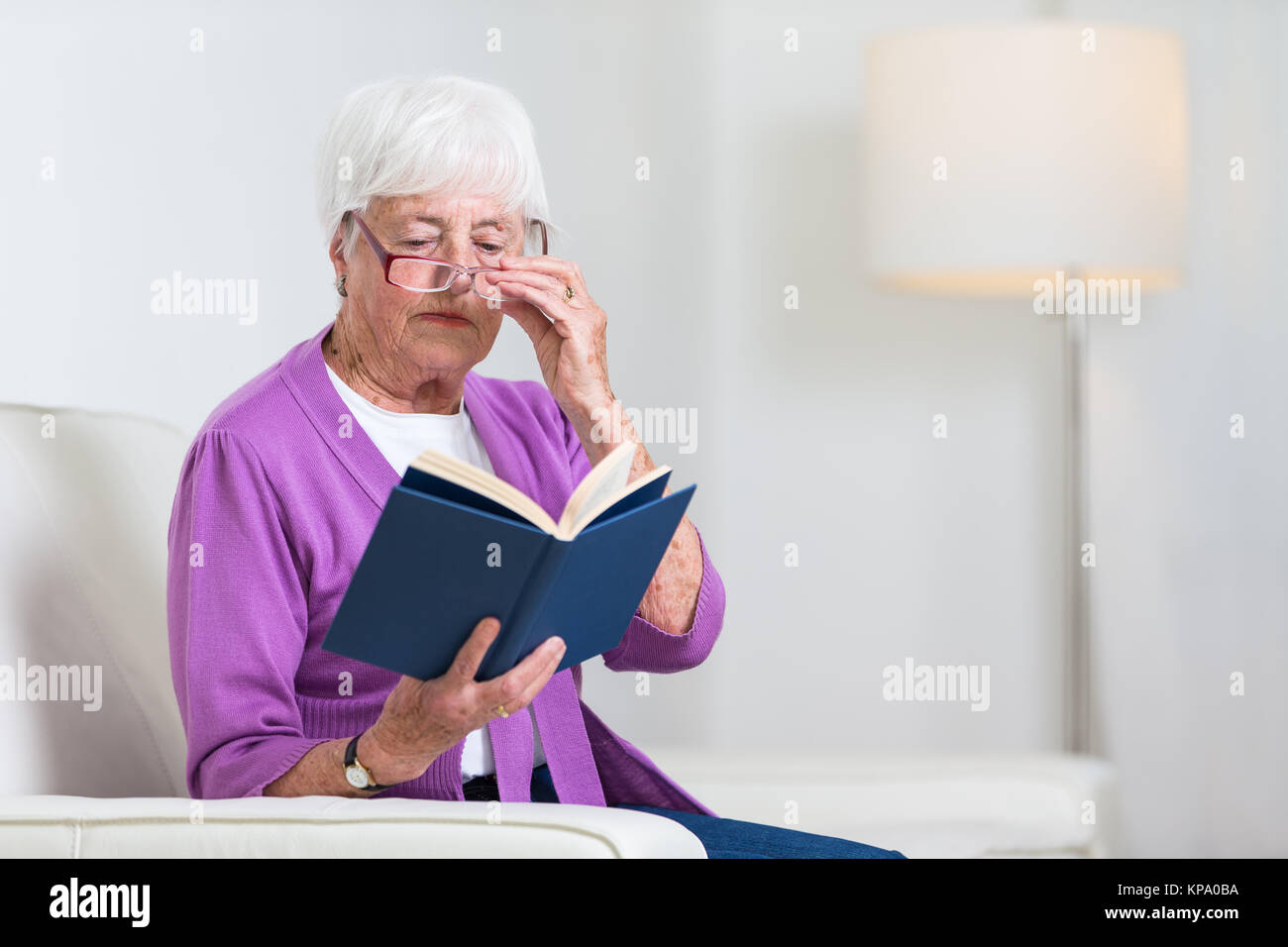 Lonely elderly woman put hi-res stock photography and images - Alamy