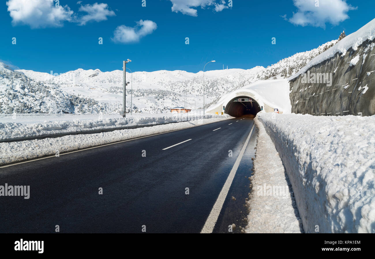 Road tunnel entrance hi-res stock photography and images - Alamy