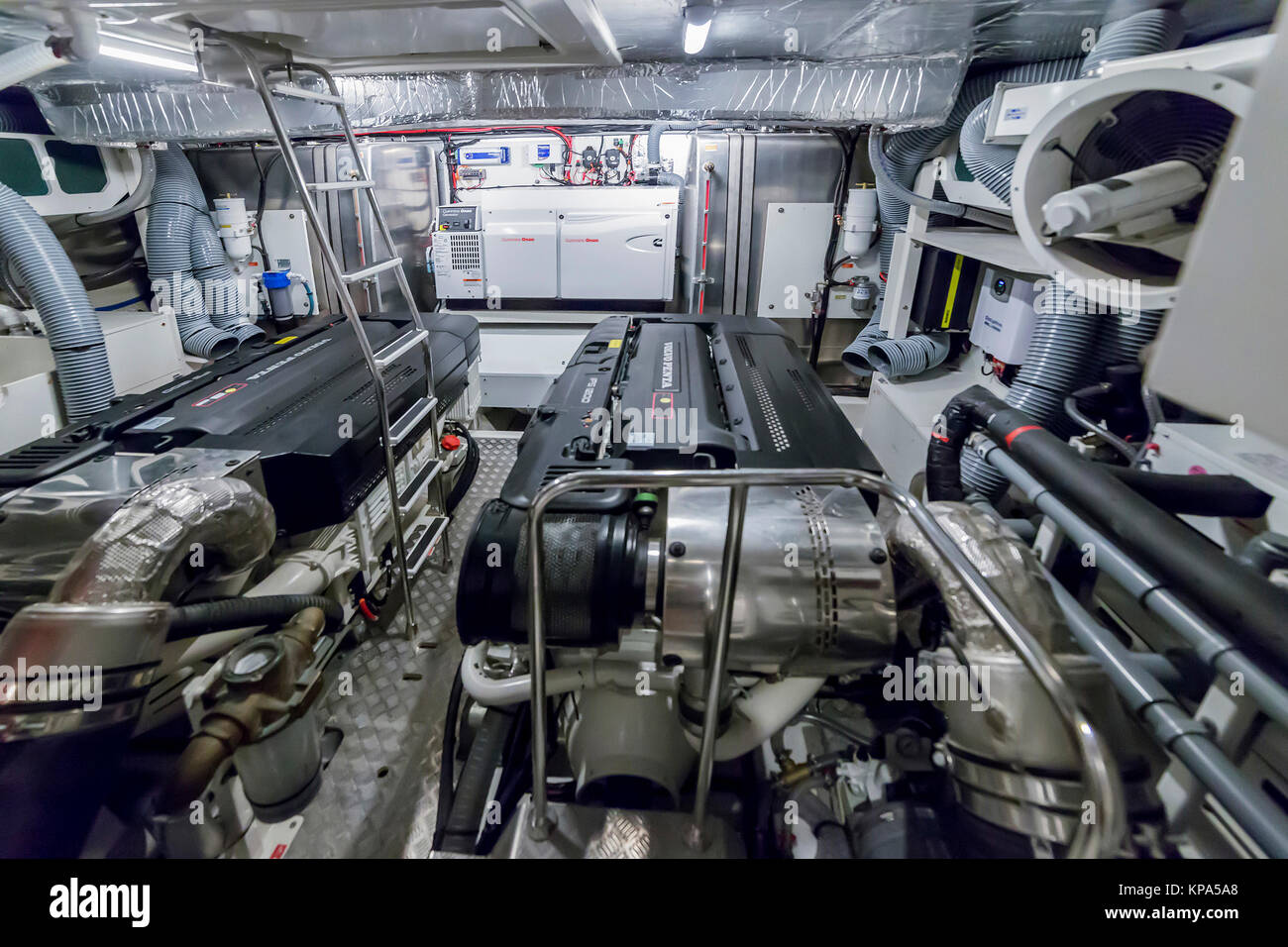 Large white superyacht moored hi-res stock photography and images - Alamy