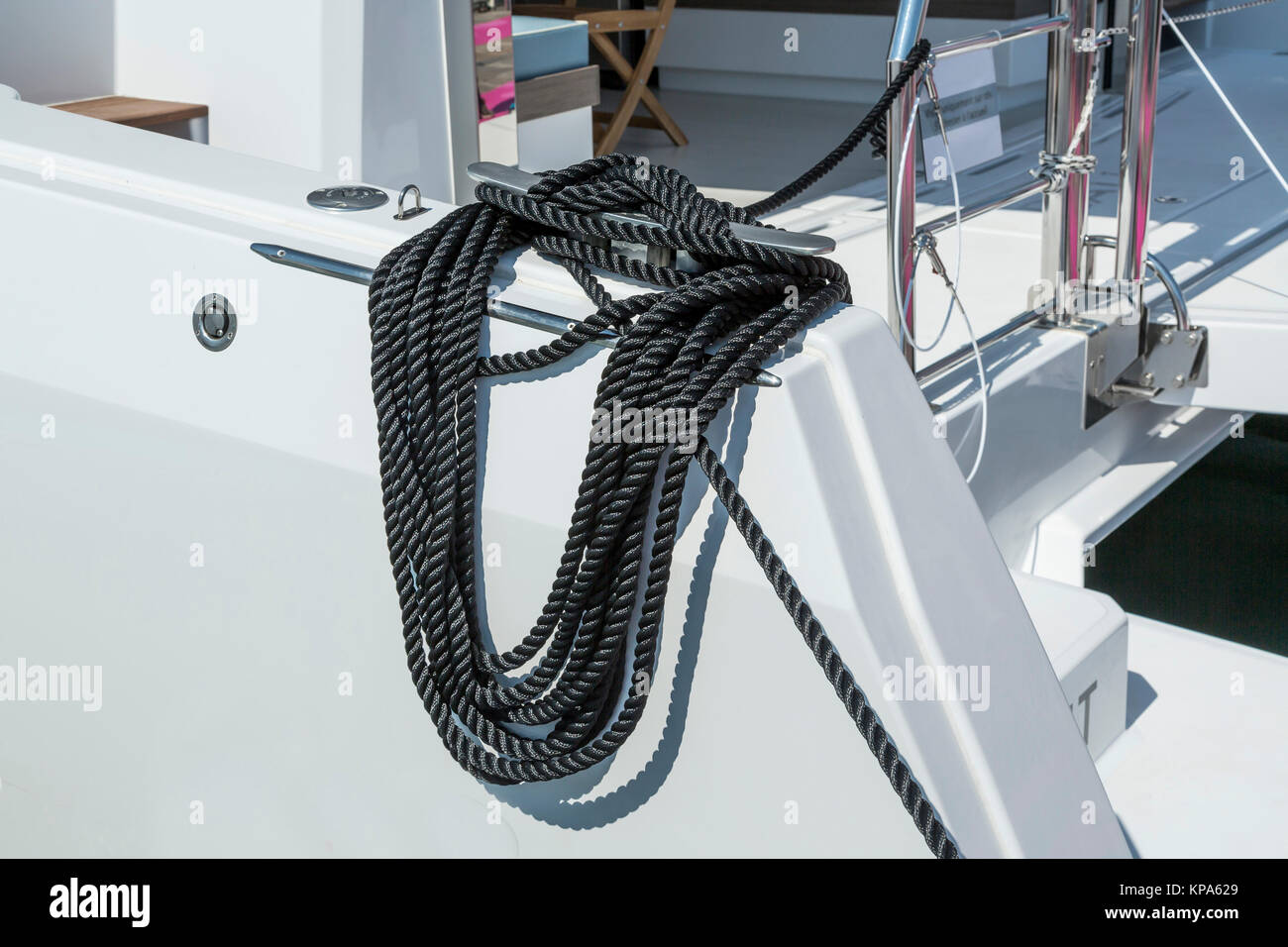 Rope tied to quay hi-res stock photography and images - Alamy