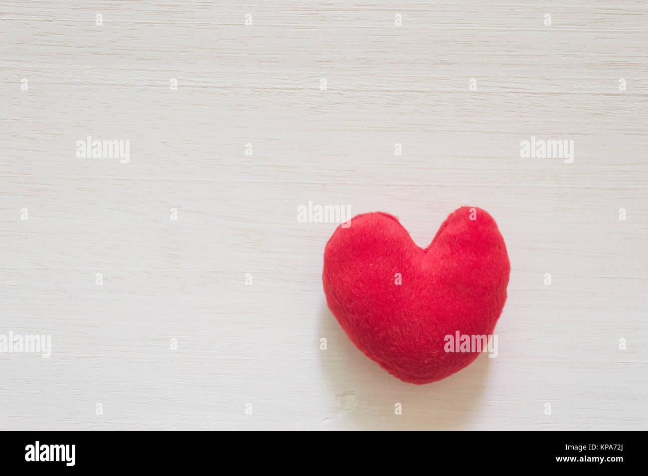 heart lay on white wood background Stock Photo - Alamy