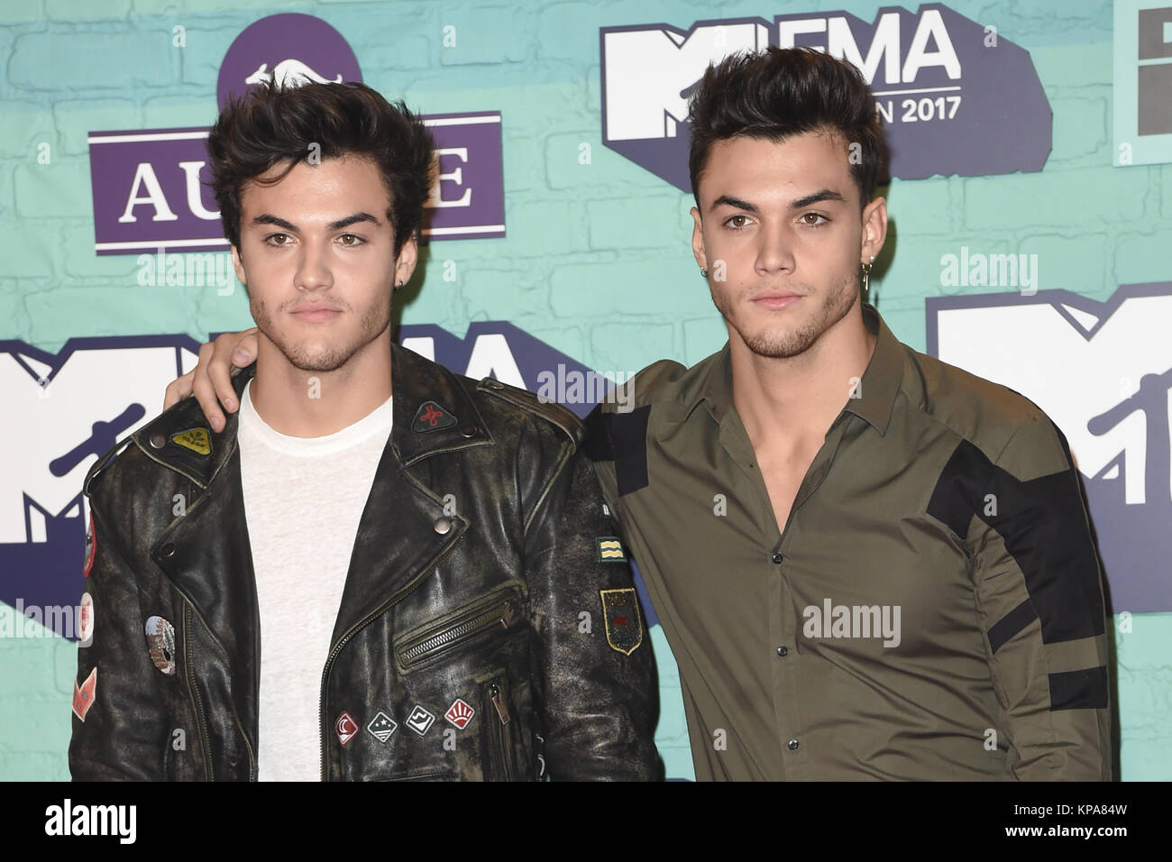 Dolan twins hi-res stock photography and images - Alamy
