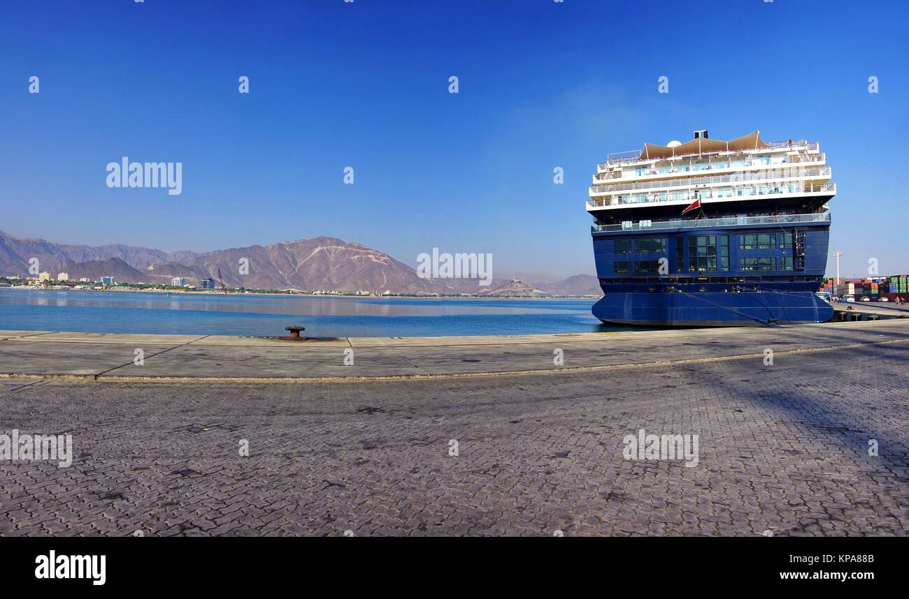 cruise ship in the united arab emirates oman Stock Photo - Alamy