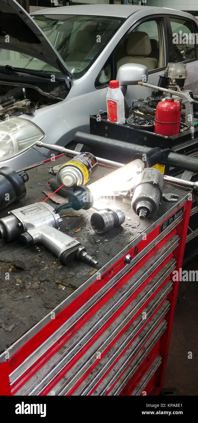 Car being serviced in a garage Stock Photo - Alamy