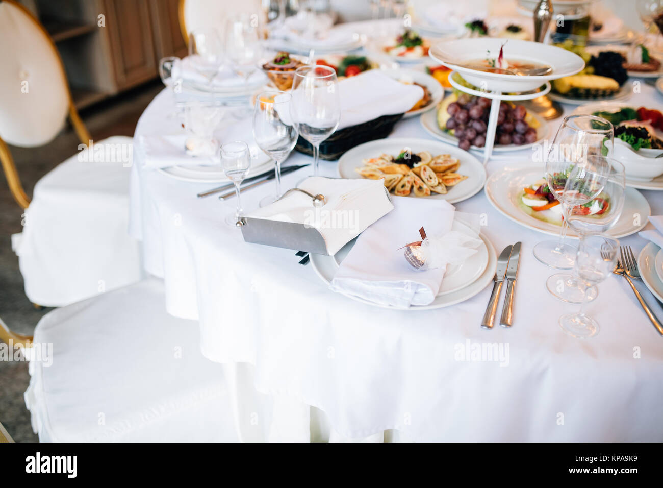 Table set for an event party or wedding reception Stock Photo - Alamy