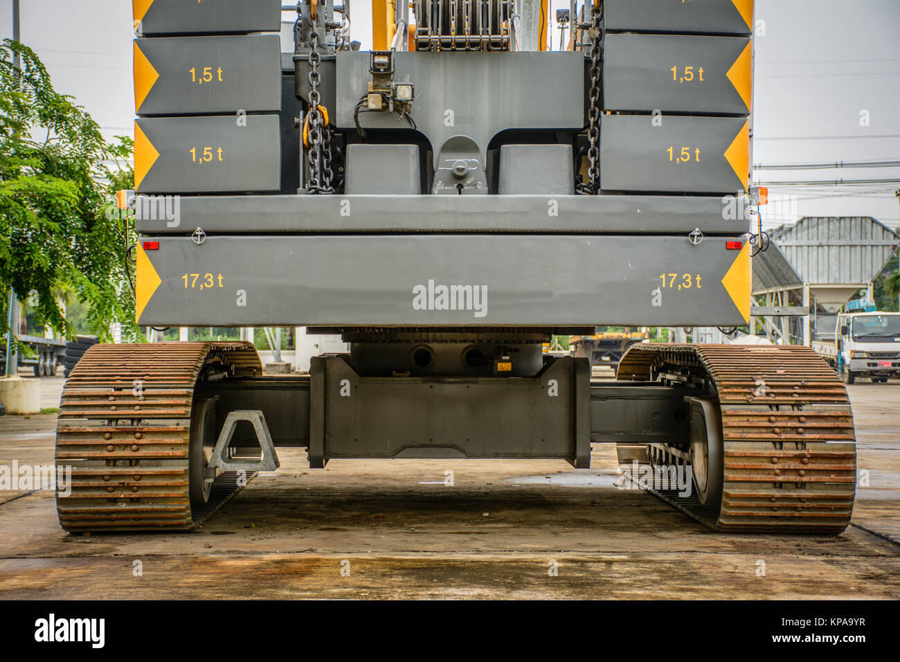 Crane counterweight hi-res stock photography and images - Alamy