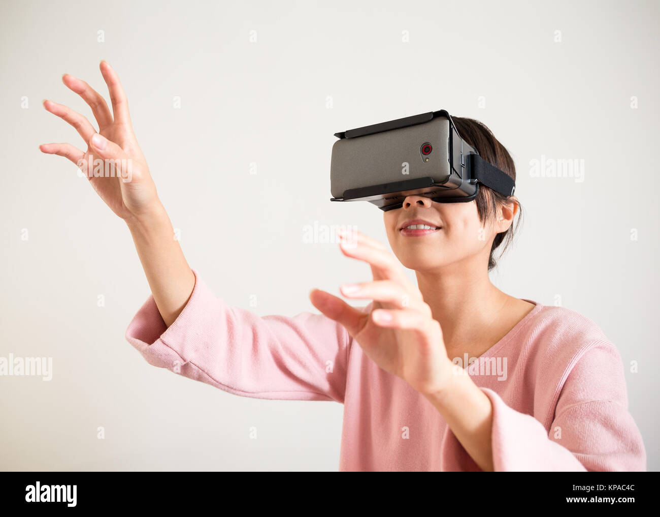 Woman wearing VR-headset Stock Photo - Alamy