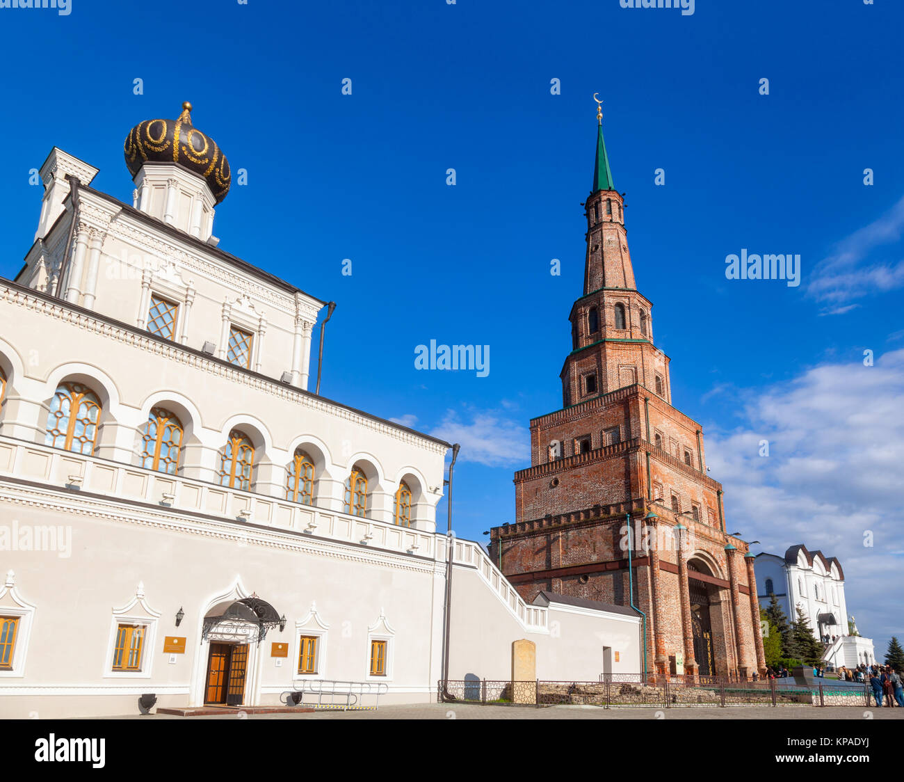Kazan Kremlin House church and leaning Soyembika Tower (Khan's Mosque ...
