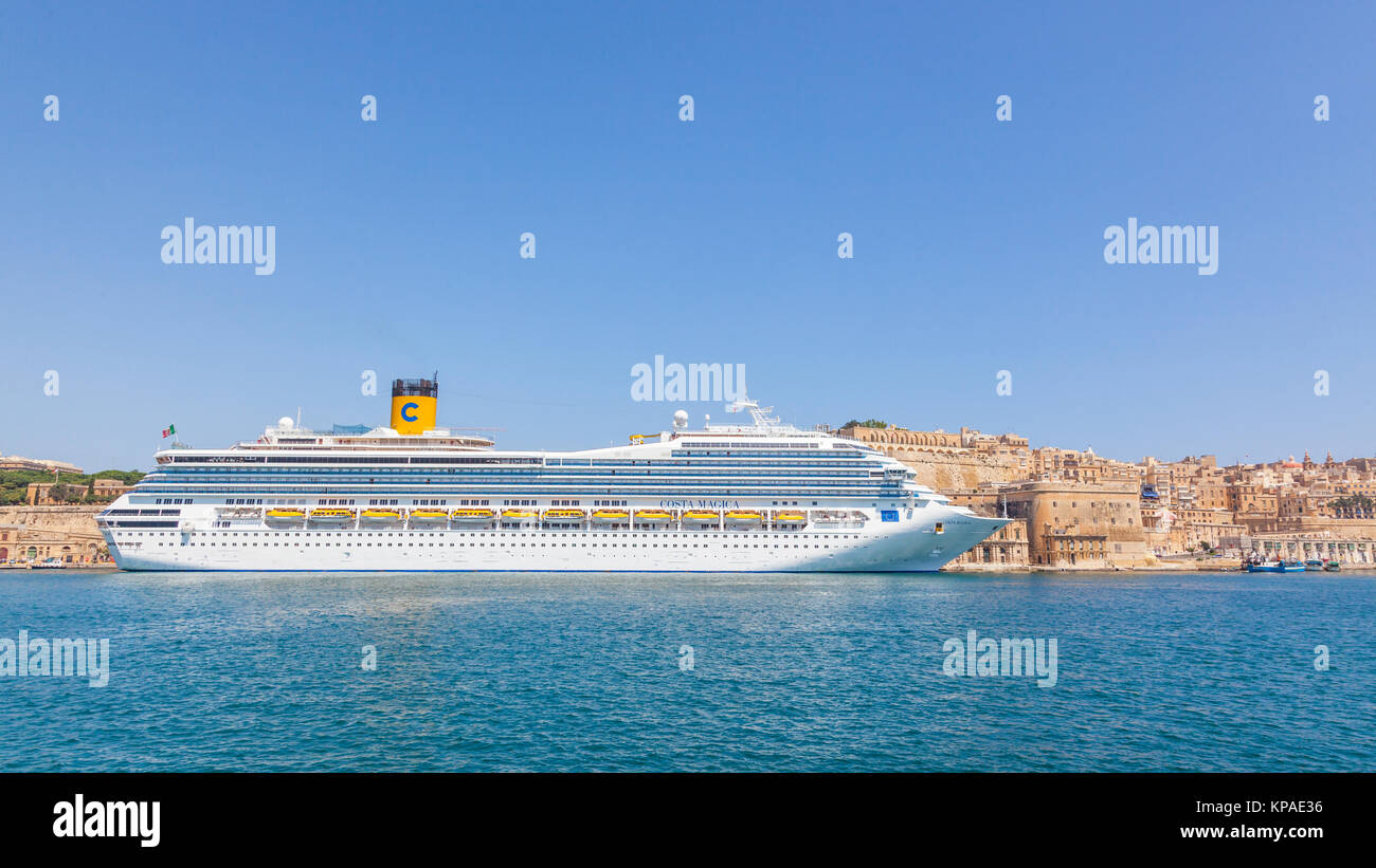 The Costa Magica, a cruise ship of the Costa Crociere cruise line ...