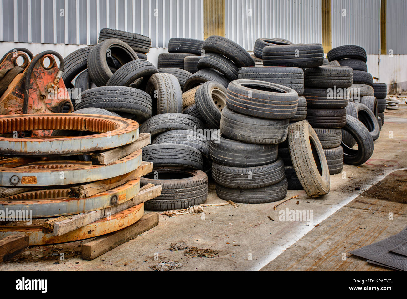 Car pile up row hi-res stock photography and images - Alamy