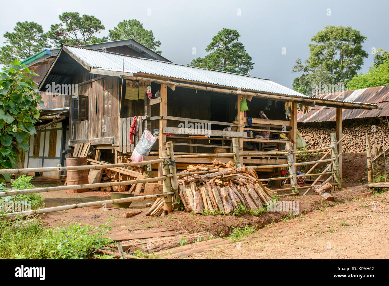 Traditional house myanmar village hi-res stock photography and images ...