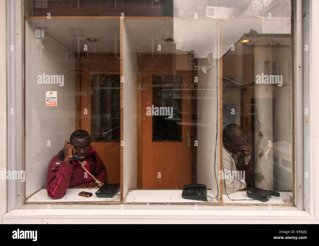 French telephone booth hi-res stock photography and images - Alamy