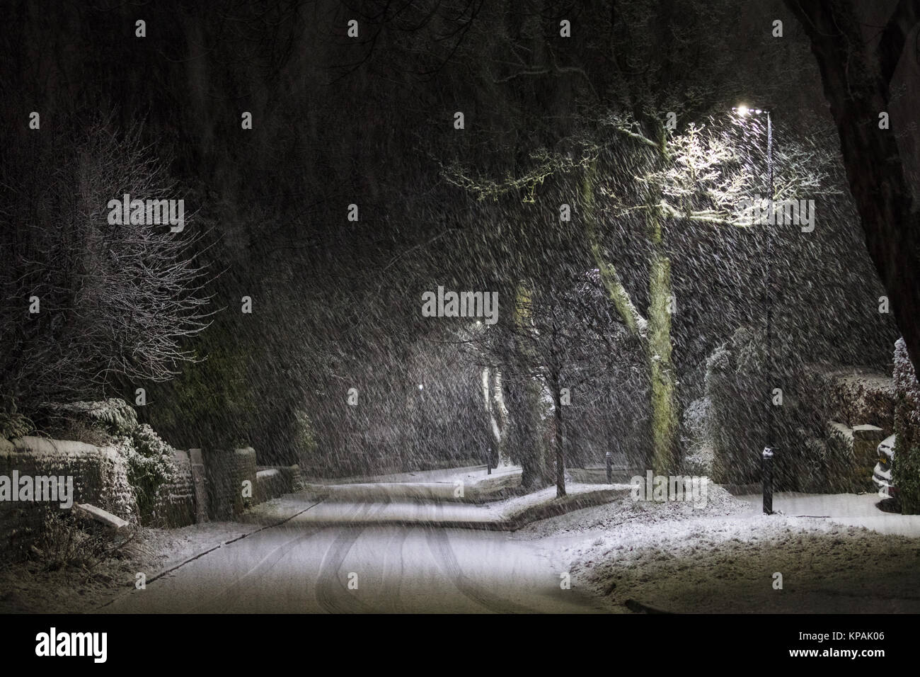 Sheffield, UK. 13th Dec, 2017. UK weather. Heavy snowfall in Sheffield ...