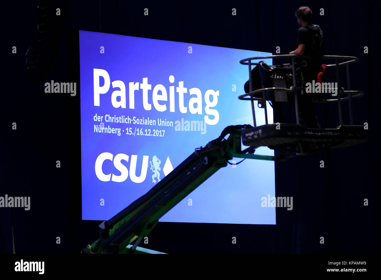 Nuremberg, Germany. 14th Dec, 2017. A wagon with elevating stage drive ...