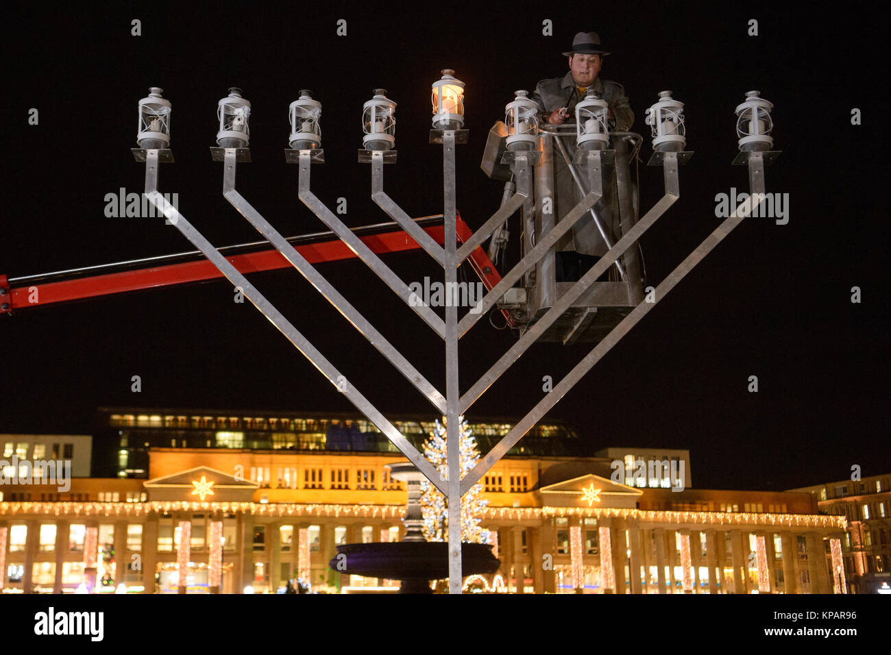 Stuttgart, Germany. 14th Dec, 2017. The cantor of the Jewish community ...