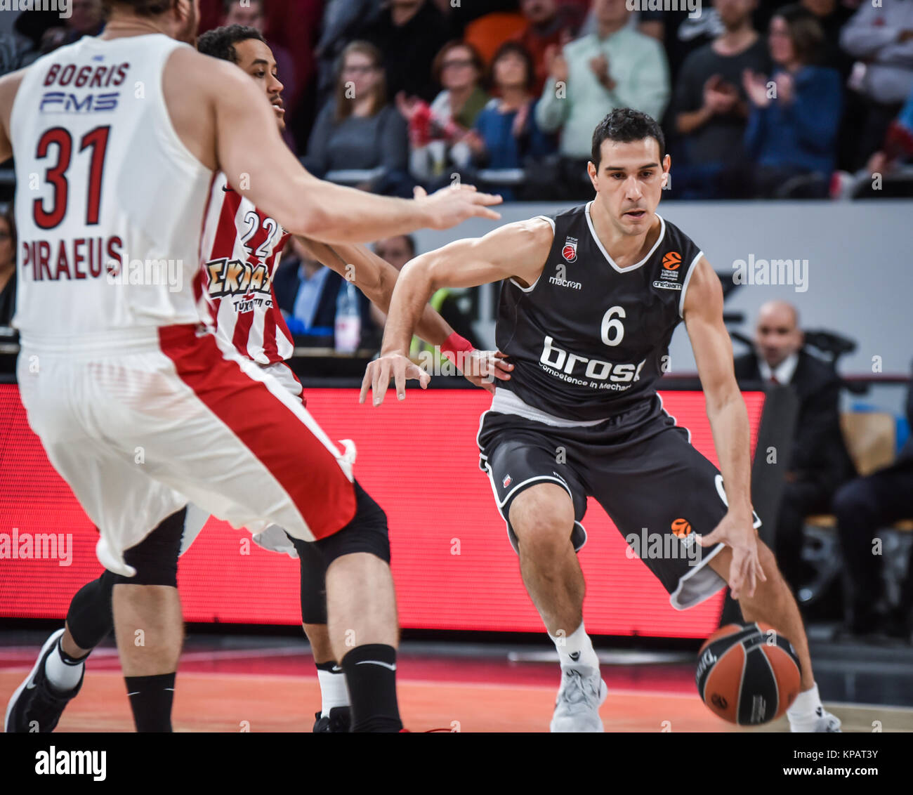 Bamberg, Deutschland. 14th Dec, 2017. Deutschland, Bamberg, Brose Arena ...