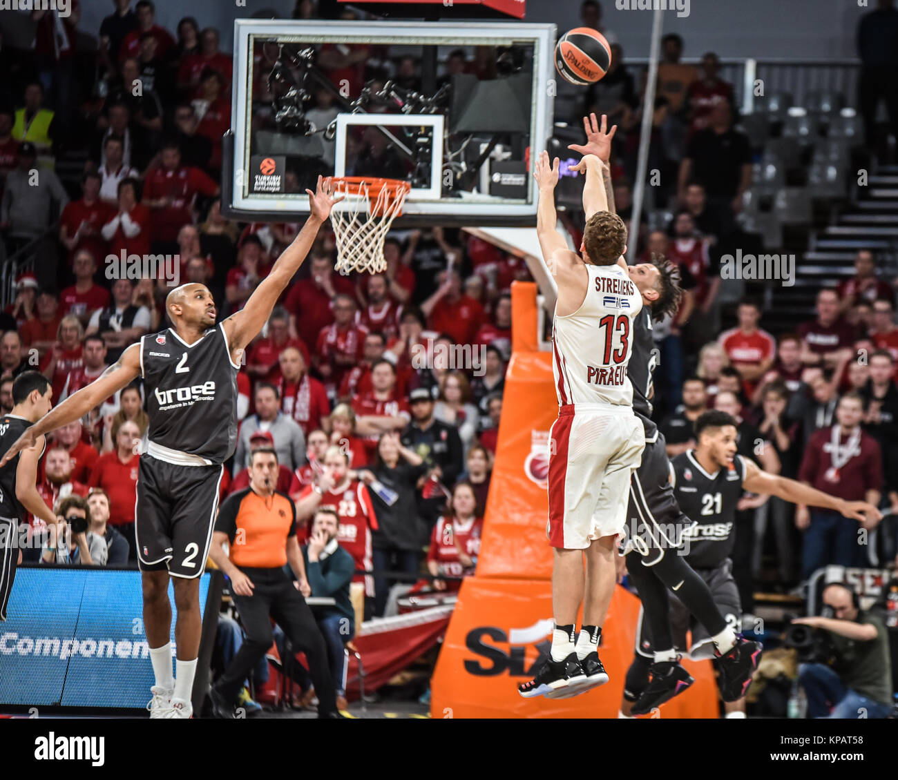 Bamberg, Deutschland. 14th Dec, 2017. Deutschland, Bamberg, Brose Arena ...