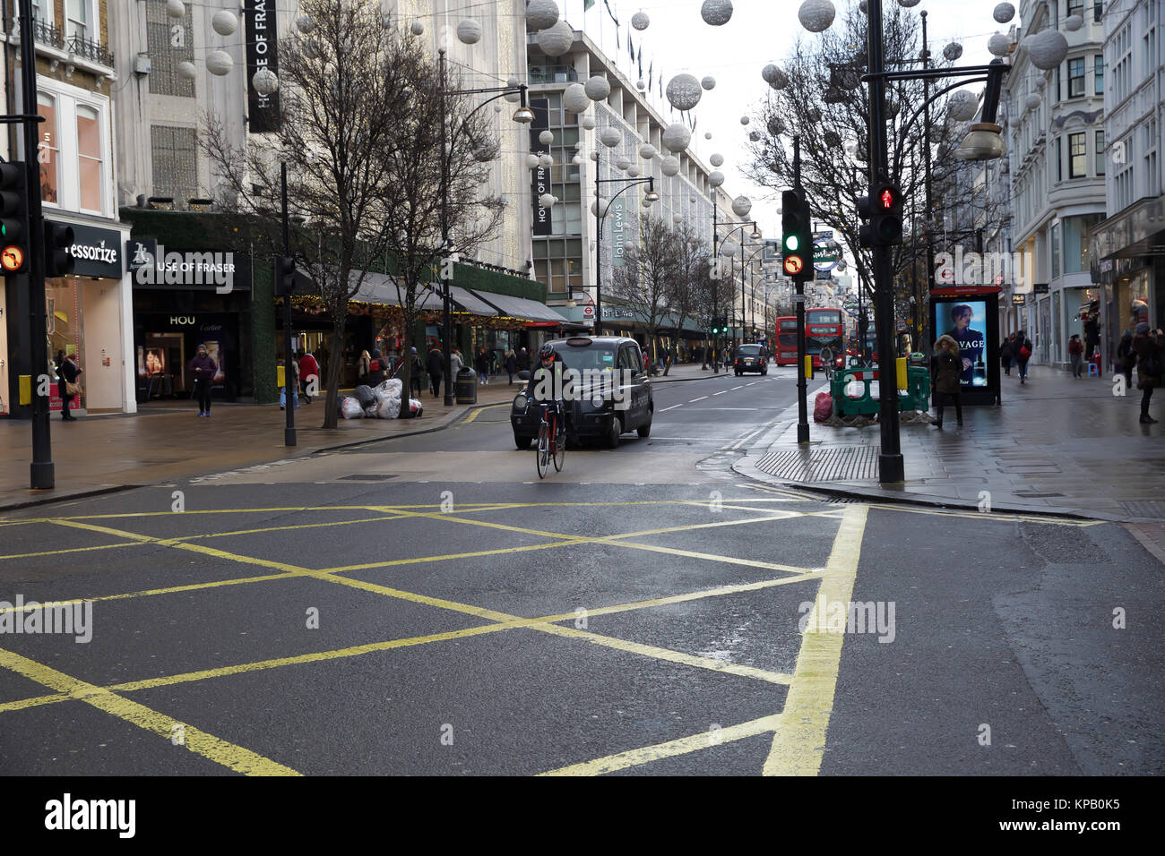 London, UK. 15th Dec, 2017. Dull and overcast over Central London as ...