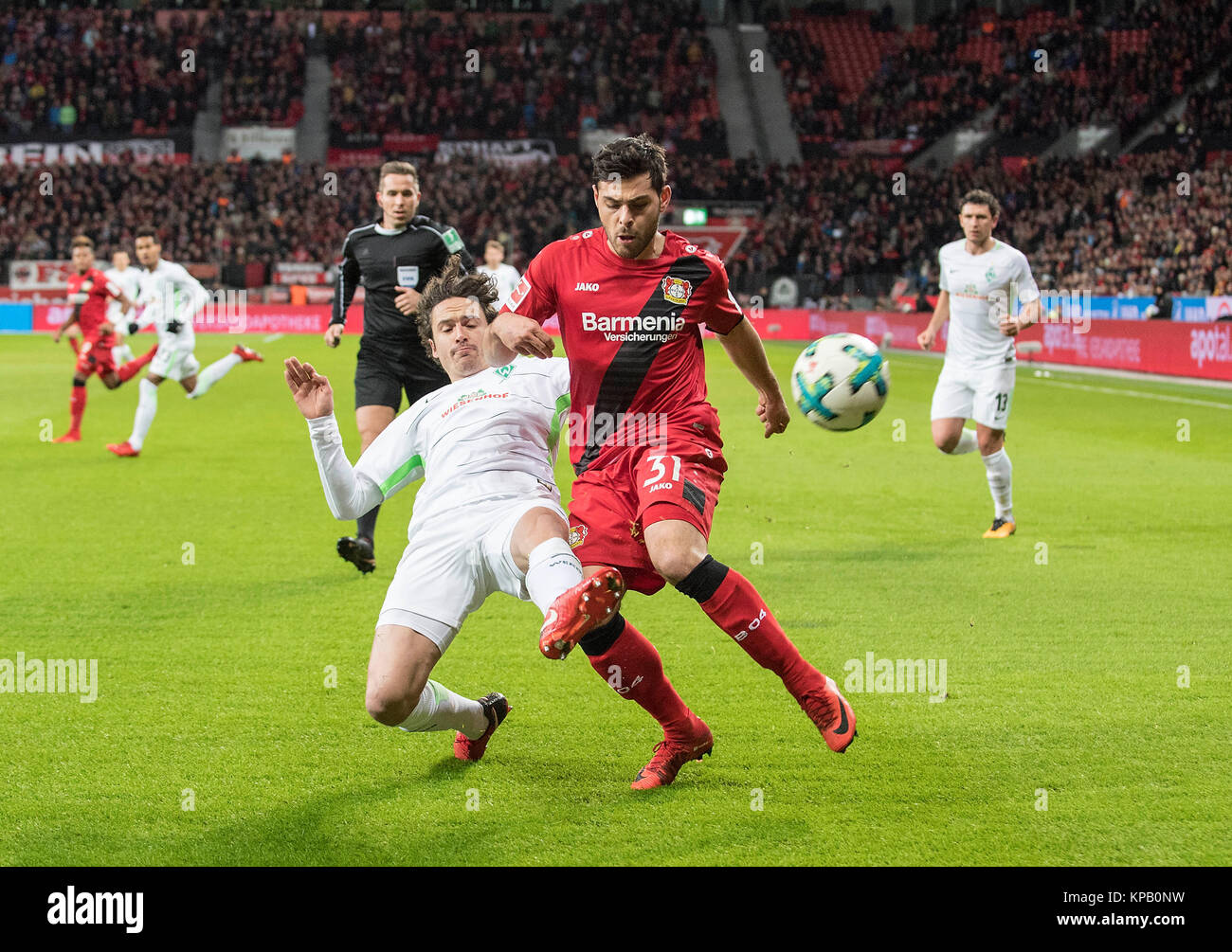Thomas DELANEY l. (HB) im duels versus Kevin VOLLAND (LEV), Aktion ...