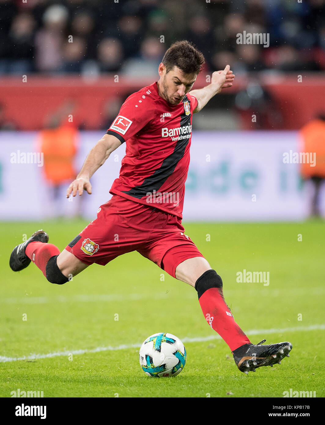 Leverkusen, Deutschland. 13th Dec, 2017. Lucas ALARIO (LEV) Aktion ...