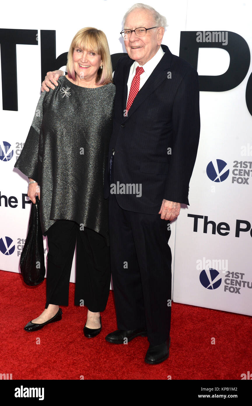 Susie Buffett and Warren Buffett attend 'The Post' premiere at the ...