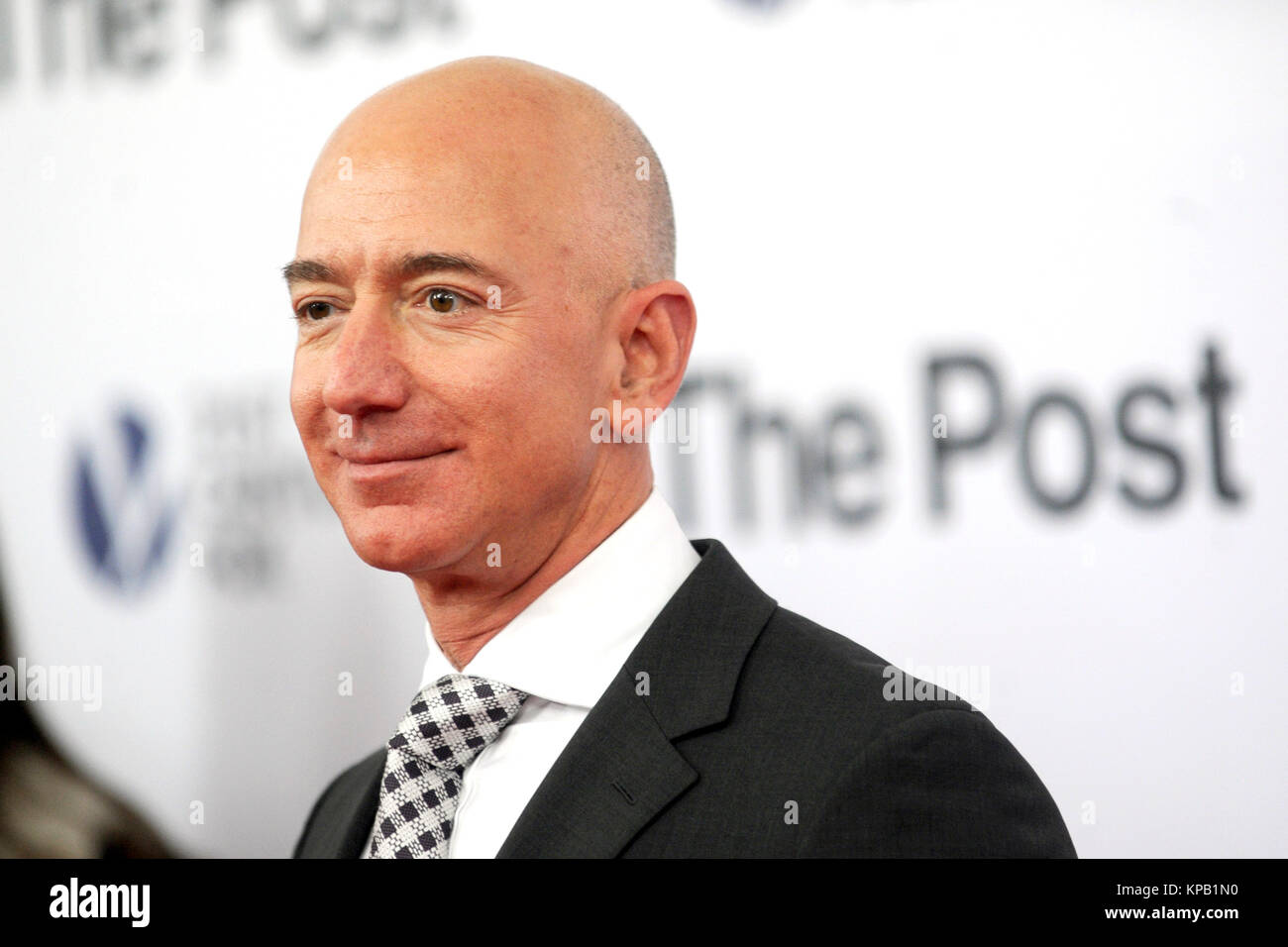 Jeff bezos 2017 hi-res stock photography and images - Alamy