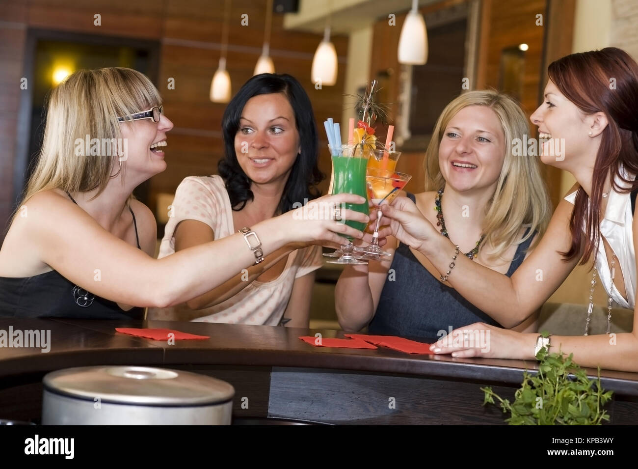 Vier bars hi-res stock photography and images - Alamy