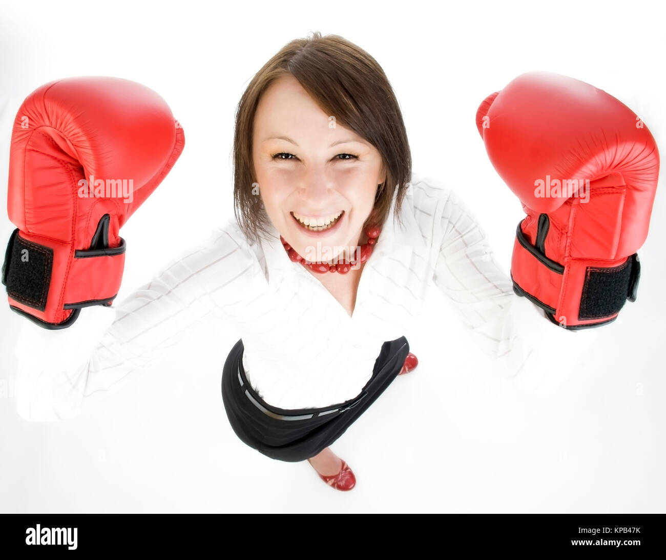 Model release, Junge Geschaeftsfrau mit Boxhandschuhen in Jubelpose ...
