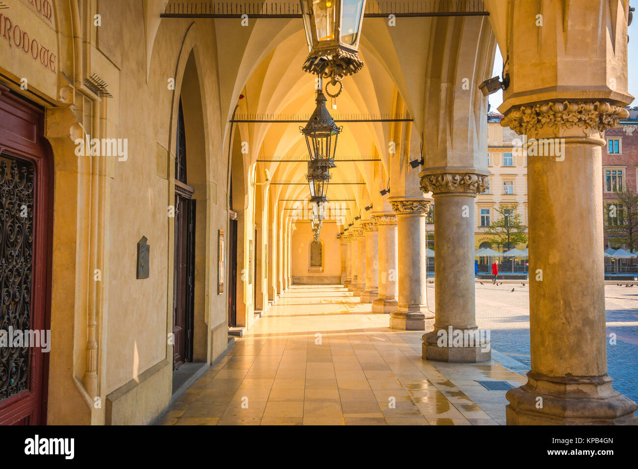 Side colonnade hi-res stock photography and images - Alamy