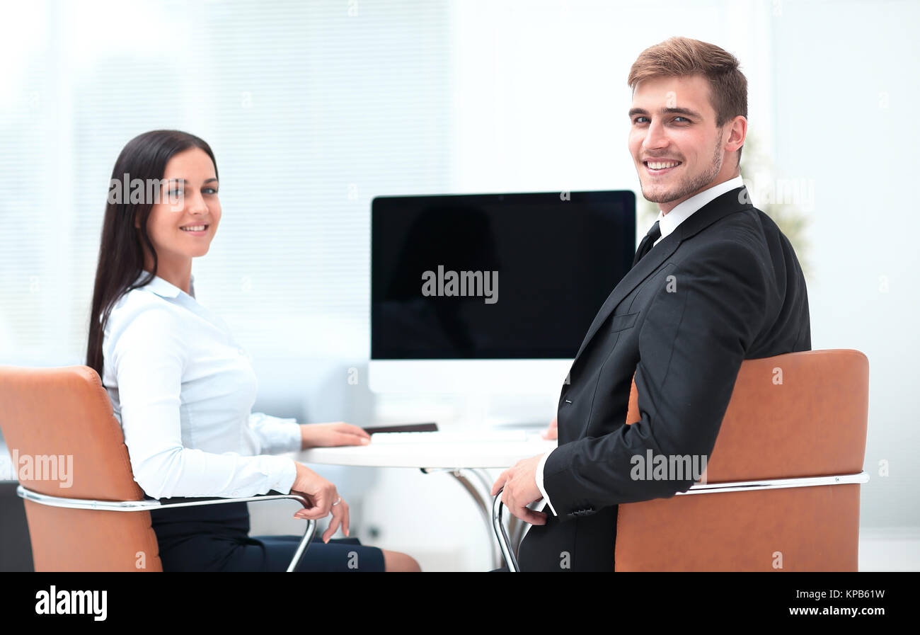 Boss sitting behind desk employee hi-res stock photography and images ...