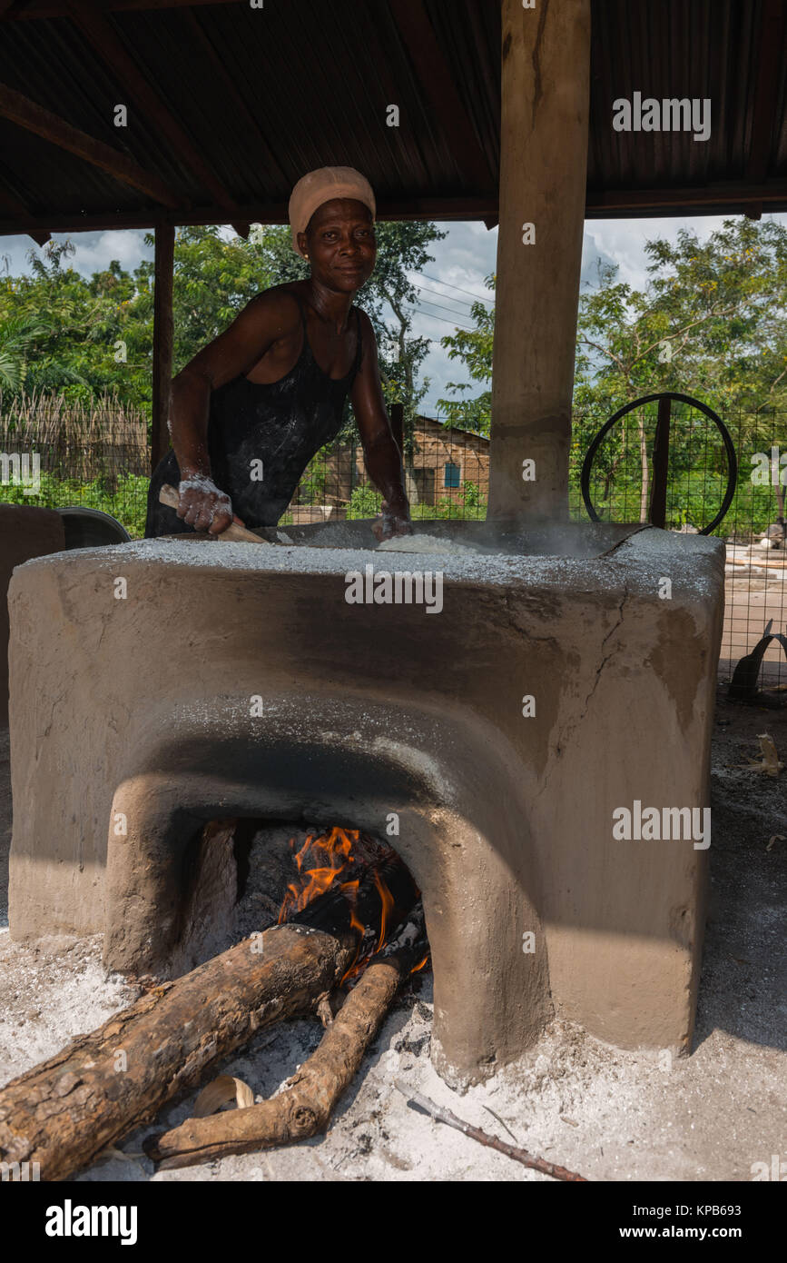 Roasting cassava on a sustainalble energy oven for gari production ...