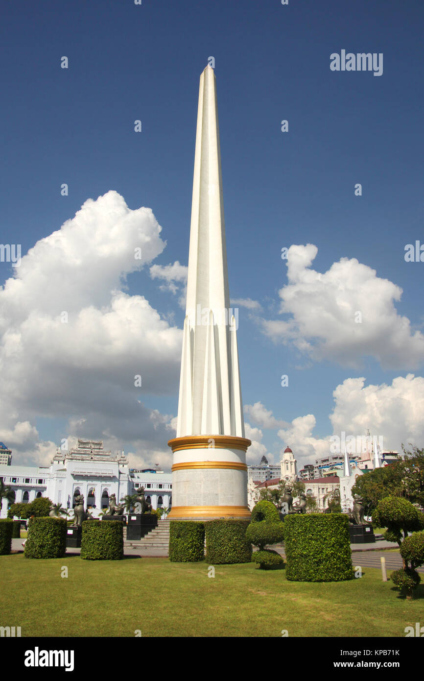 The Independence Monument which is an obelisk in Maha Bandula Park ...