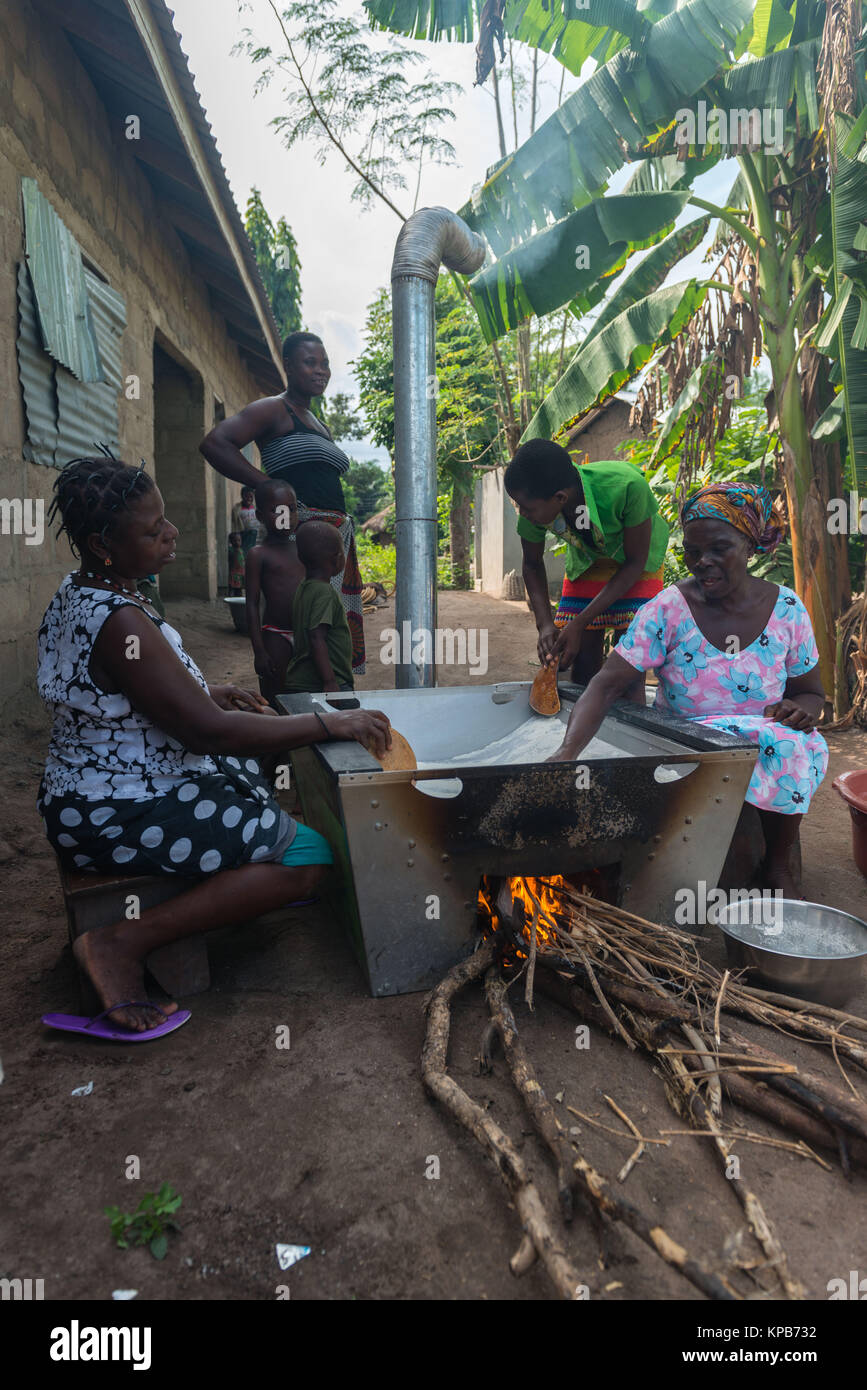Roasting casava on a sustainalble energy oven for gari production ...